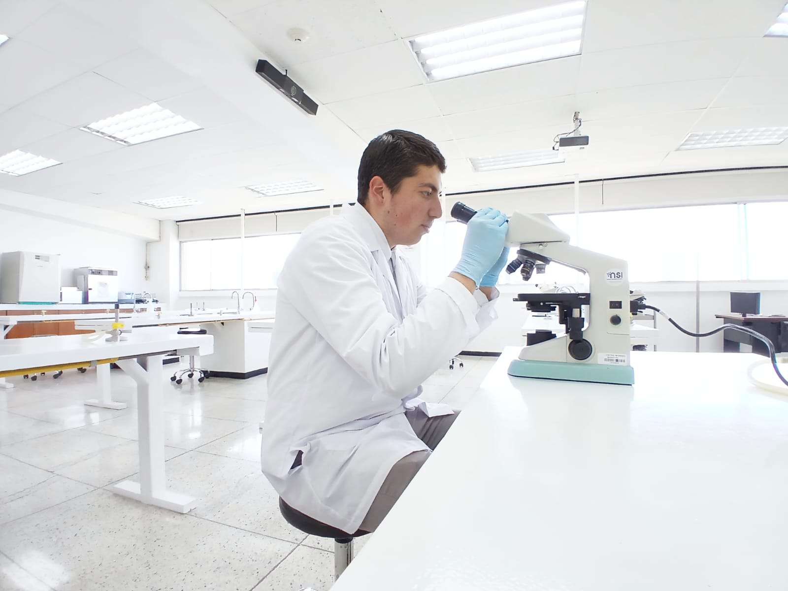 El científico pionero en cosmología de branas del Ecuador | Club de ...